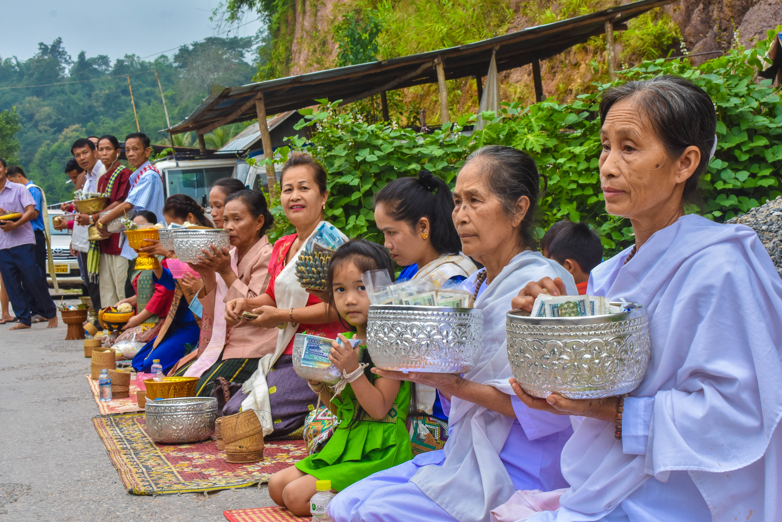 Morning Alms-Giving (2hrs tours) - Tours - Legrand Pakbeng Resort